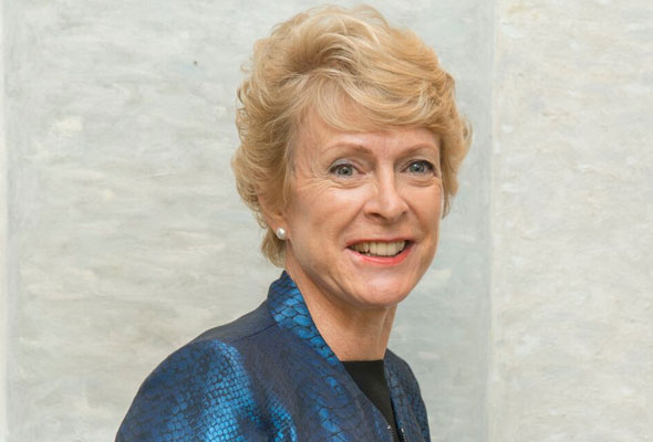 Dr Robyn Armstrong - Ophthalmologist | HealthShare